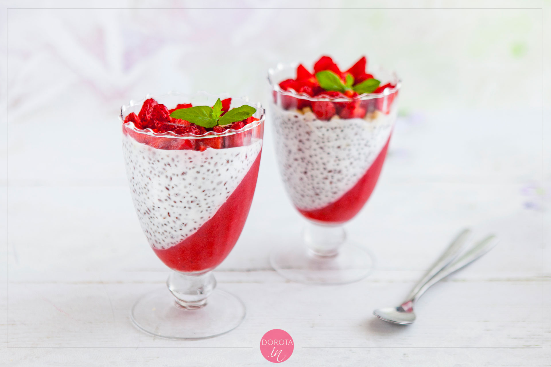 Deser z truskawkami przepis | Dorota Kamińska